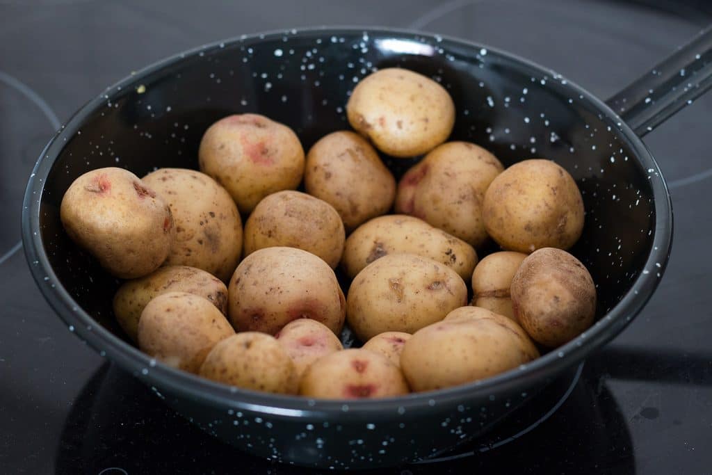 Canarian Wrinkly Potatoes (Papas Arrugadas) - Cooking The Globe