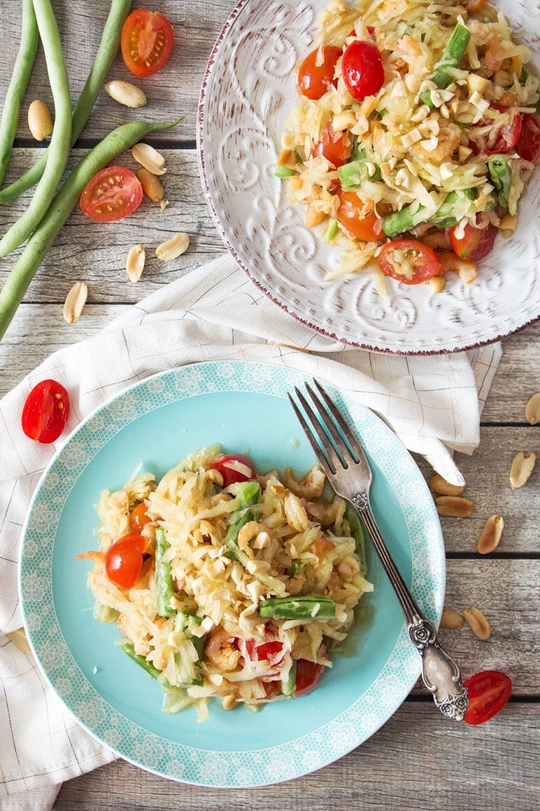 Som Tum (Thai Green Papaya Salad) - Cooking The Globe