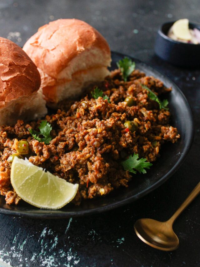 Easy Mutton Keema Pav Curry Recipe - Cooking The Globe