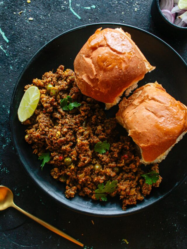 Easy Mutton Keema Pav Curry Recipe - Cooking The Globe