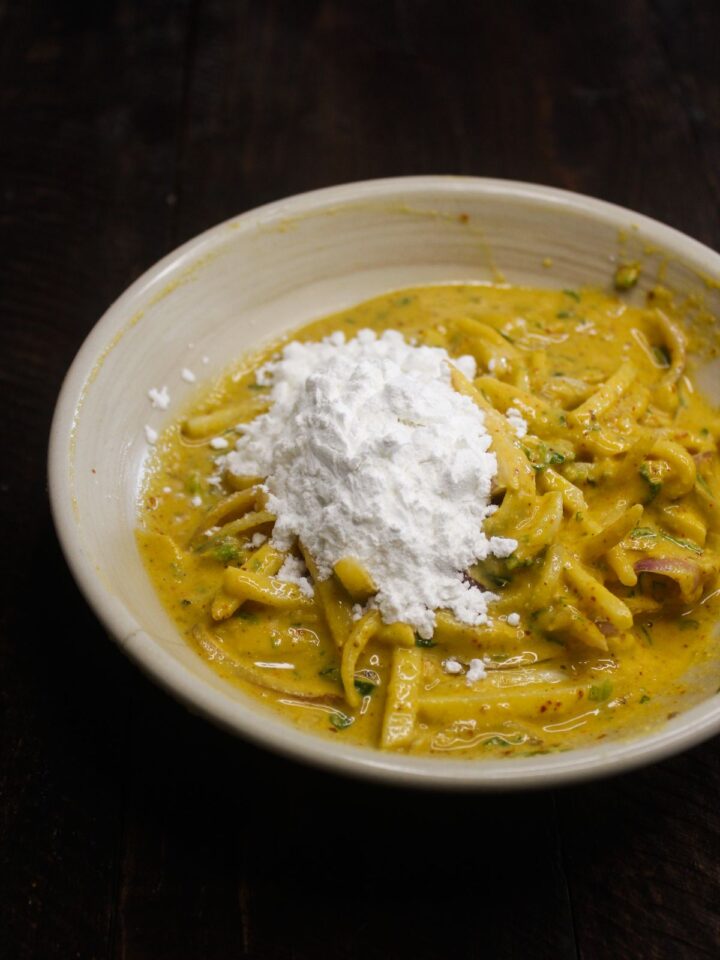 Aloo Pyaz Pakoras: Onion and Potato Fritters - Cooking The Globe