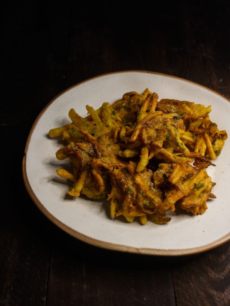 Aloo Pyaz Pakoras: Onion and Potato Fritters - Cooking The Globe