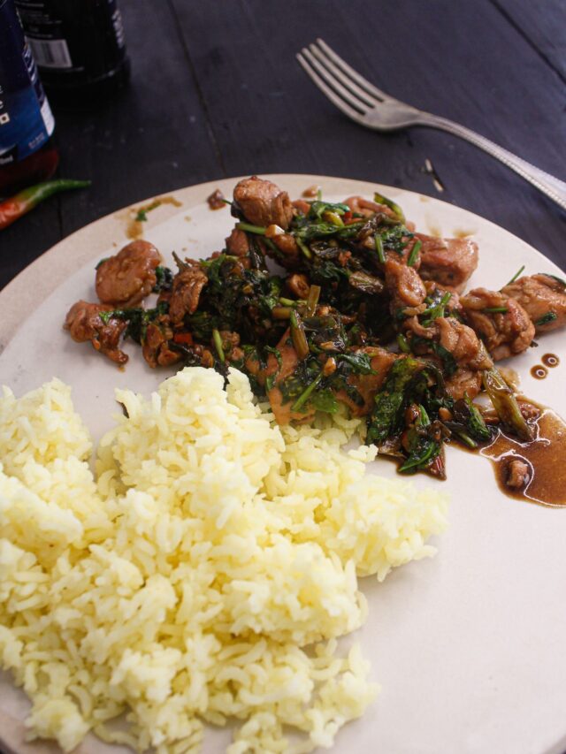 Easy Thai Basil Chicken Stir Fry | Pad Kraprow Gai - Cooking The Globe