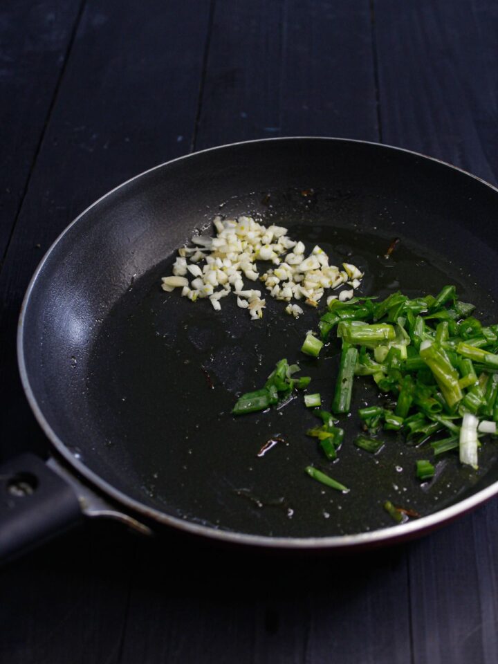 Thai Steamed Fish in Garlic and Lemon Sauce - Cooking The Globe