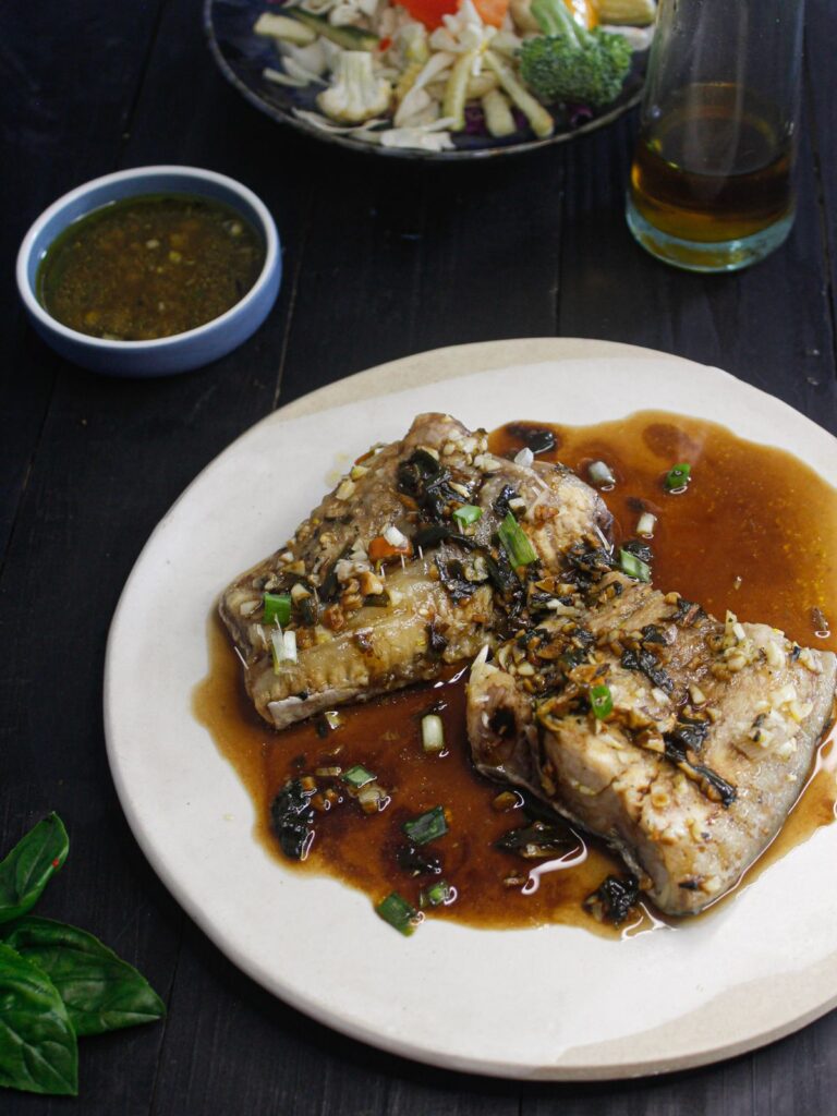 Thai Steamed Fish in Garlic and Lemon Sauce - Cooking The Globe