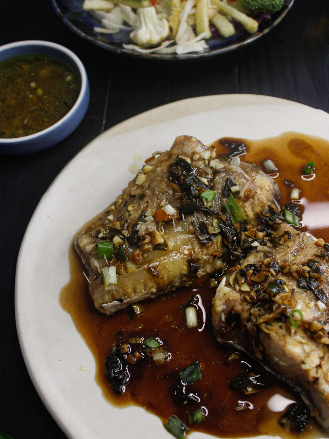 Thai Steamed Fish in Garlic and Lemon Sauce - Cooking The Globe