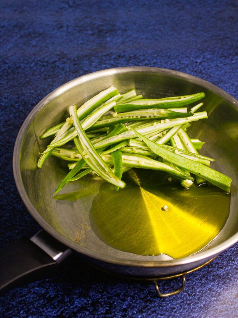 Bandakka Curry: Sri Lankan Okra Curry - Cooking The Globe