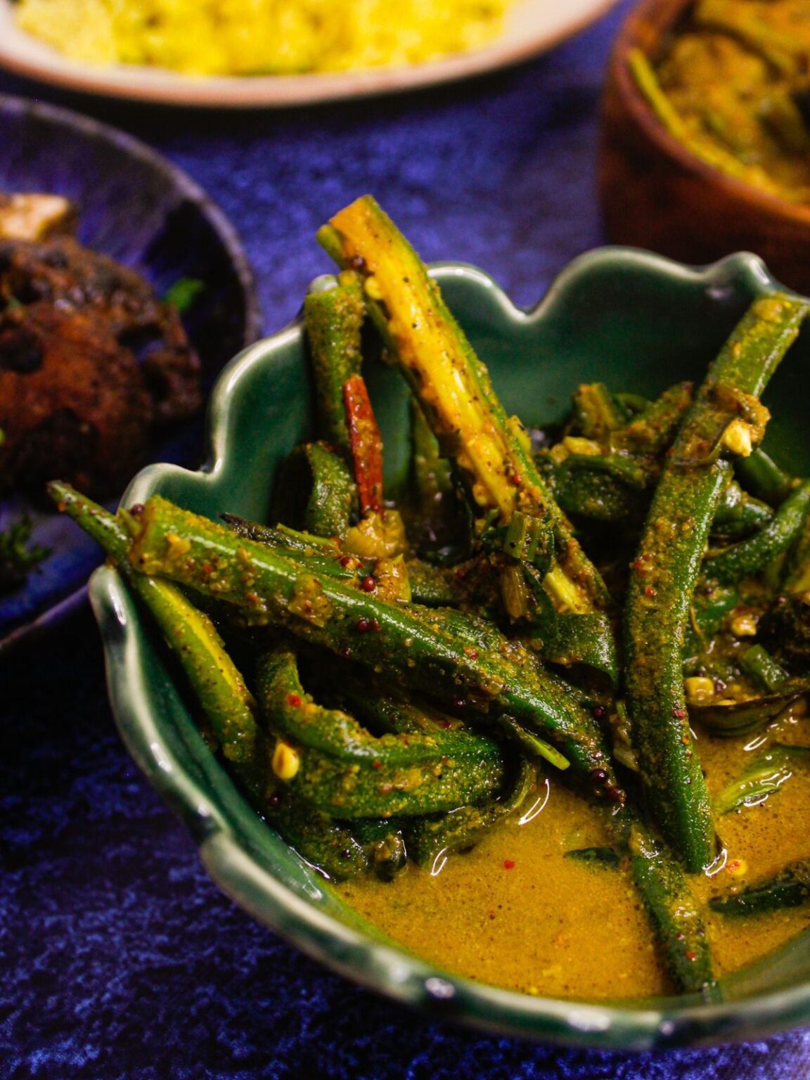 Bandakka Curry: Sri Lankan Okra Curry - Cooking The Globe