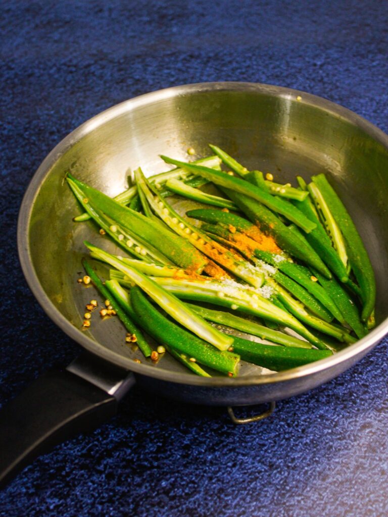 Bandakka Curry: Sri Lankan Okra Curry - Cooking The Globe