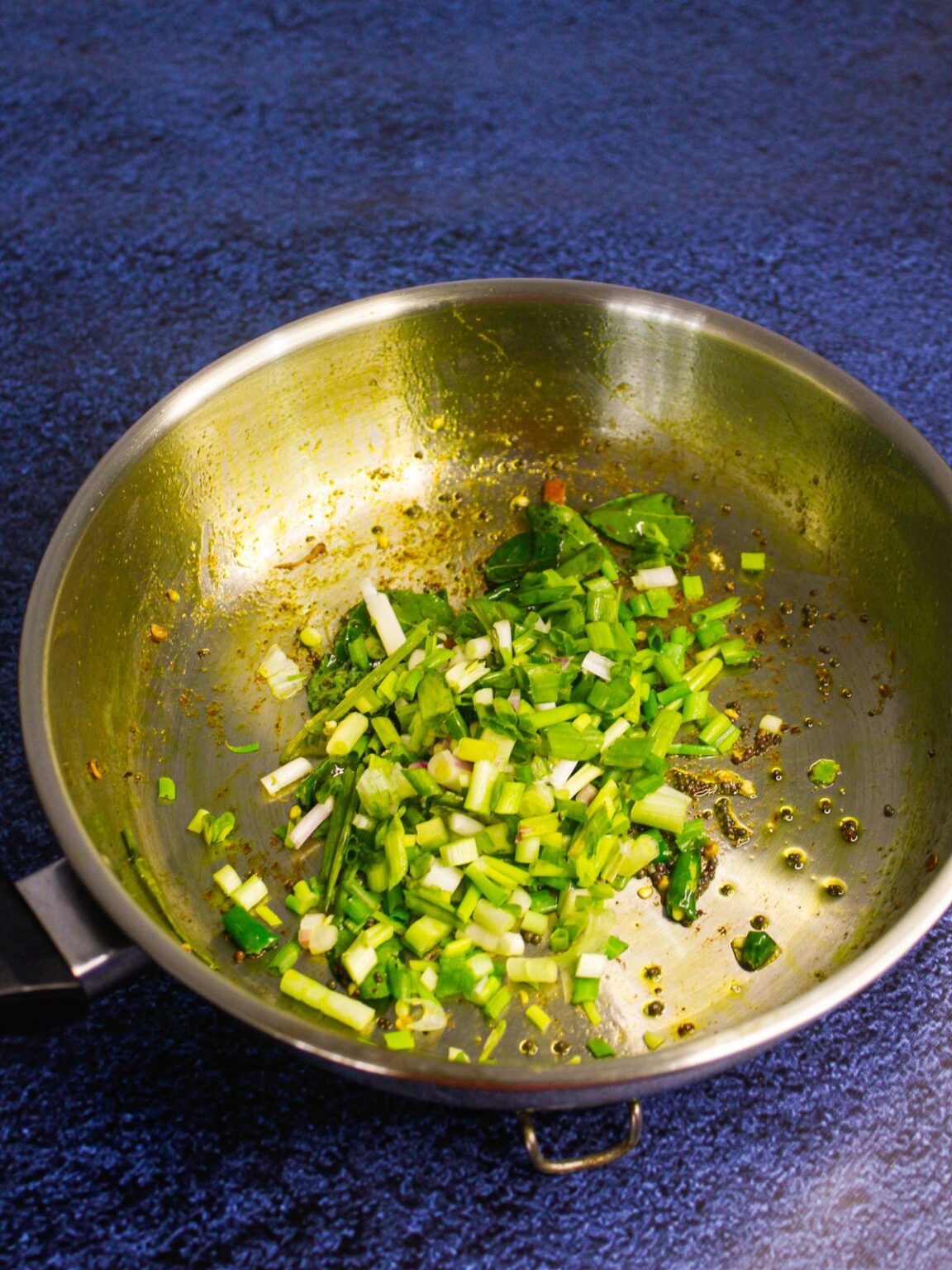 Bandakka Curry: Sri Lankan Okra Curry - Cooking The Globe