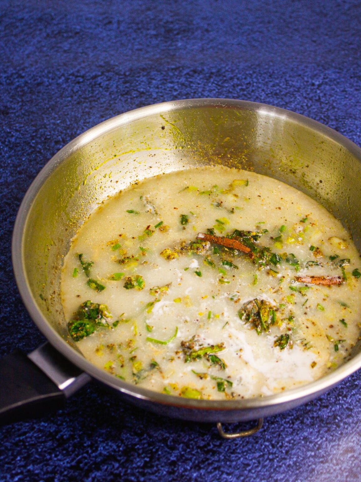 Bandakka Curry: Sri Lankan Okra Curry - Cooking The Globe