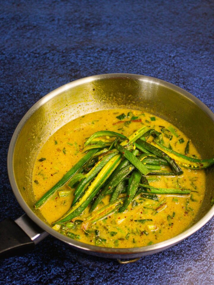 Bandakka Curry: Sri Lankan Okra Curry - Cooking The Globe