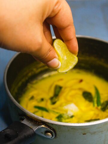 Kiri Hodi: Sri Lankan Coconut Milk Curry - Cooking The Globe