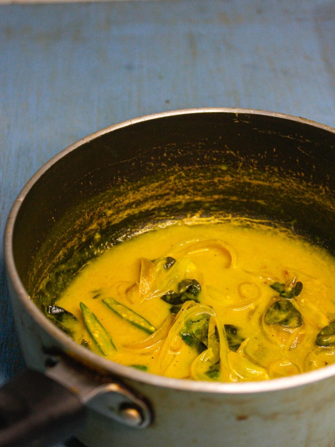 Kiri Hodi: Sri Lankan Coconut Milk Curry - Cooking The Globe