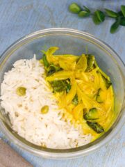 Kiri Hodi: Sri Lankan Coconut Milk Curry - Cooking The Globe