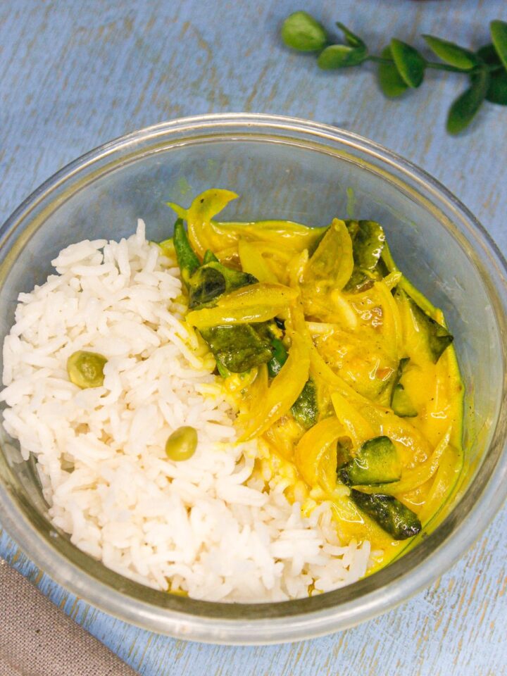 Kiri Hodi: Sri Lankan Coconut Milk Curry - Cooking The Globe
