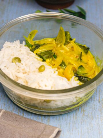 Kiri Hodi: Sri Lankan Coconut Milk Curry - Cooking The Globe