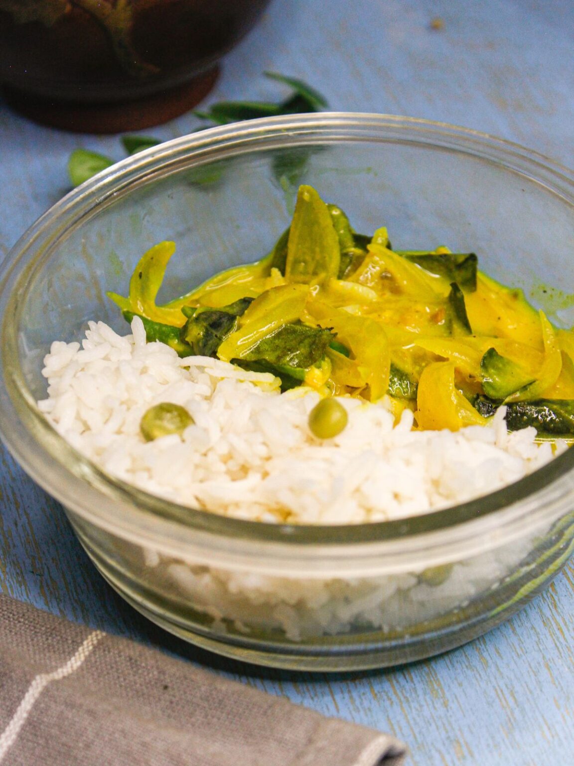 Kiri Hodi: Sri Lankan Coconut Milk Curry - Cooking The Globe