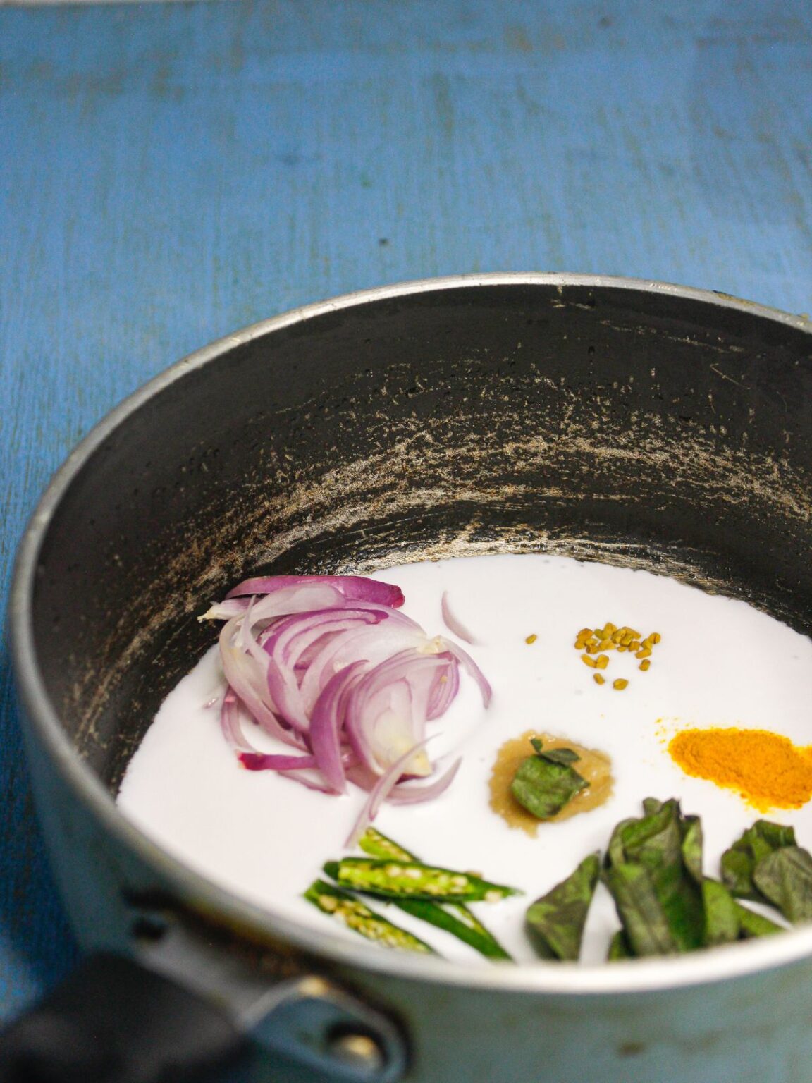 Kiri Hodi: Sri Lankan Coconut Milk Curry - Cooking The Globe