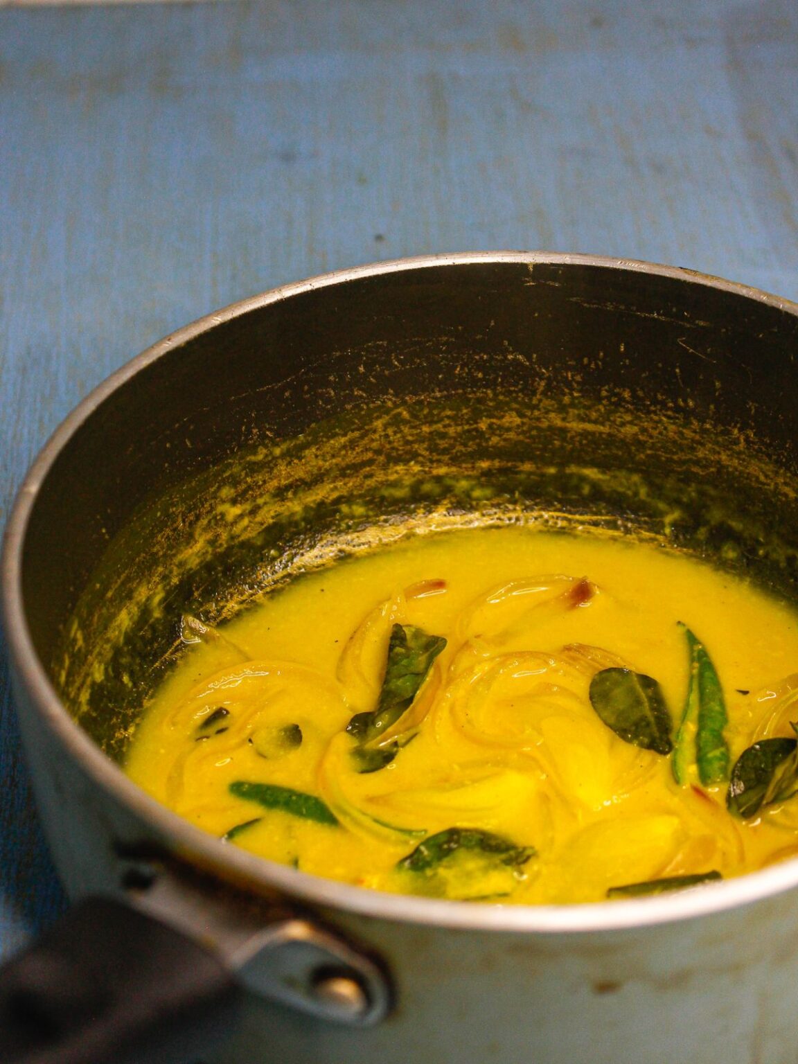 Kiri Hodi: Sri Lankan Coconut Milk Curry - Cooking The Globe
