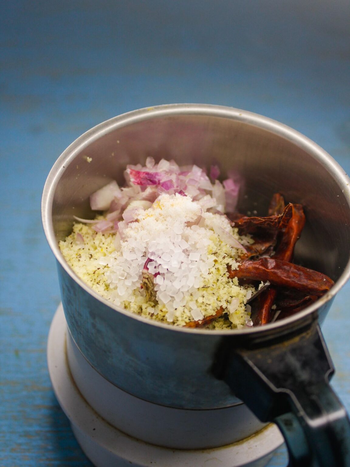 Pol Sambol: Sri Lankan Coconut Relish - Cooking The Globe